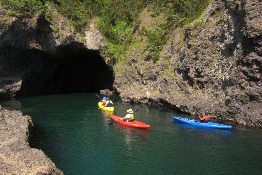 Sea Kayaking Sado’s Blue Grotto｜What to See & Do｜Enjoy Niigata